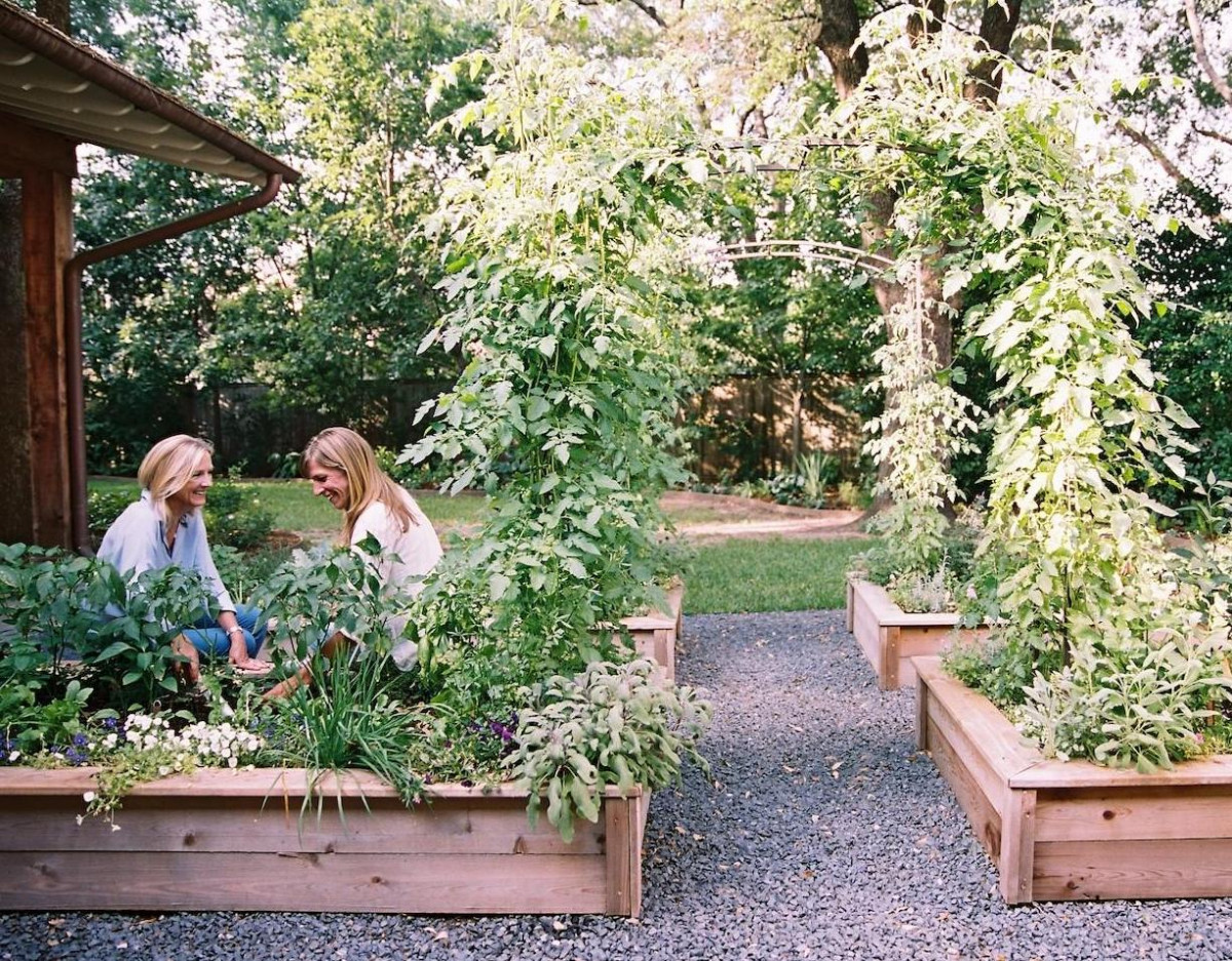 Why You Should Hire a Garden Consultant to Help You Grow in the Garden ...