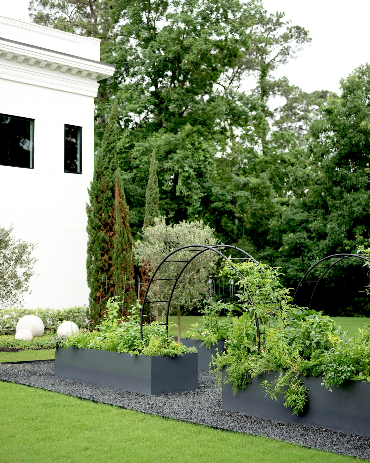 How to Install Metal Edging Around Your Garden Space • Gardenary