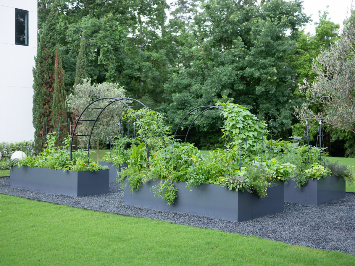 Raised Bed Edging: A Beginner’s Guide • Gardenary